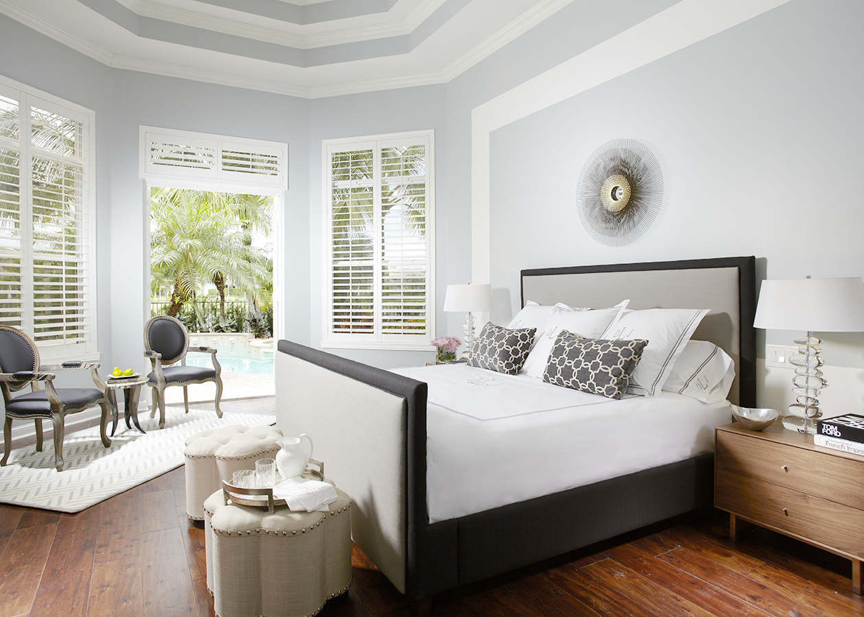 House Tour: Crisp Buttoned-Up Villa - Krista + Home